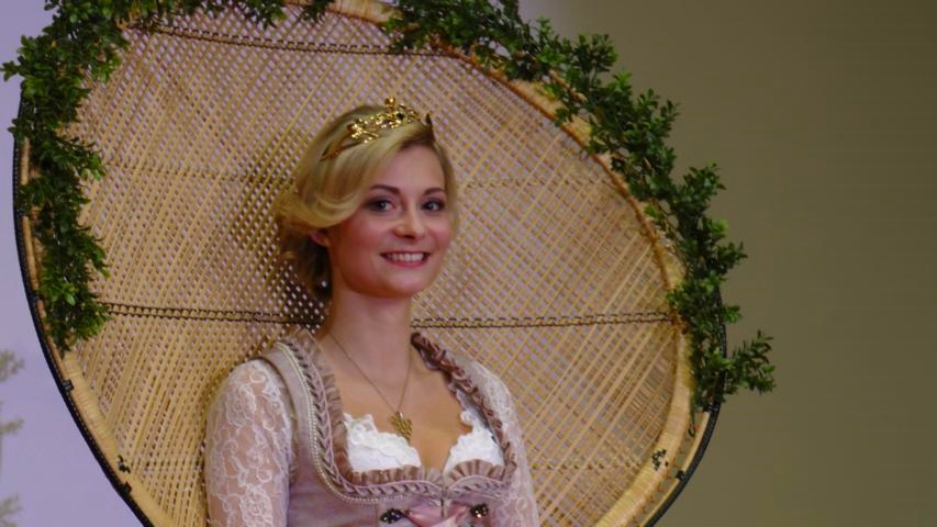 [VIDEO + FOTOS] Elisabeth Goger ist neue Weinprinzessin im Abt-Degen ...