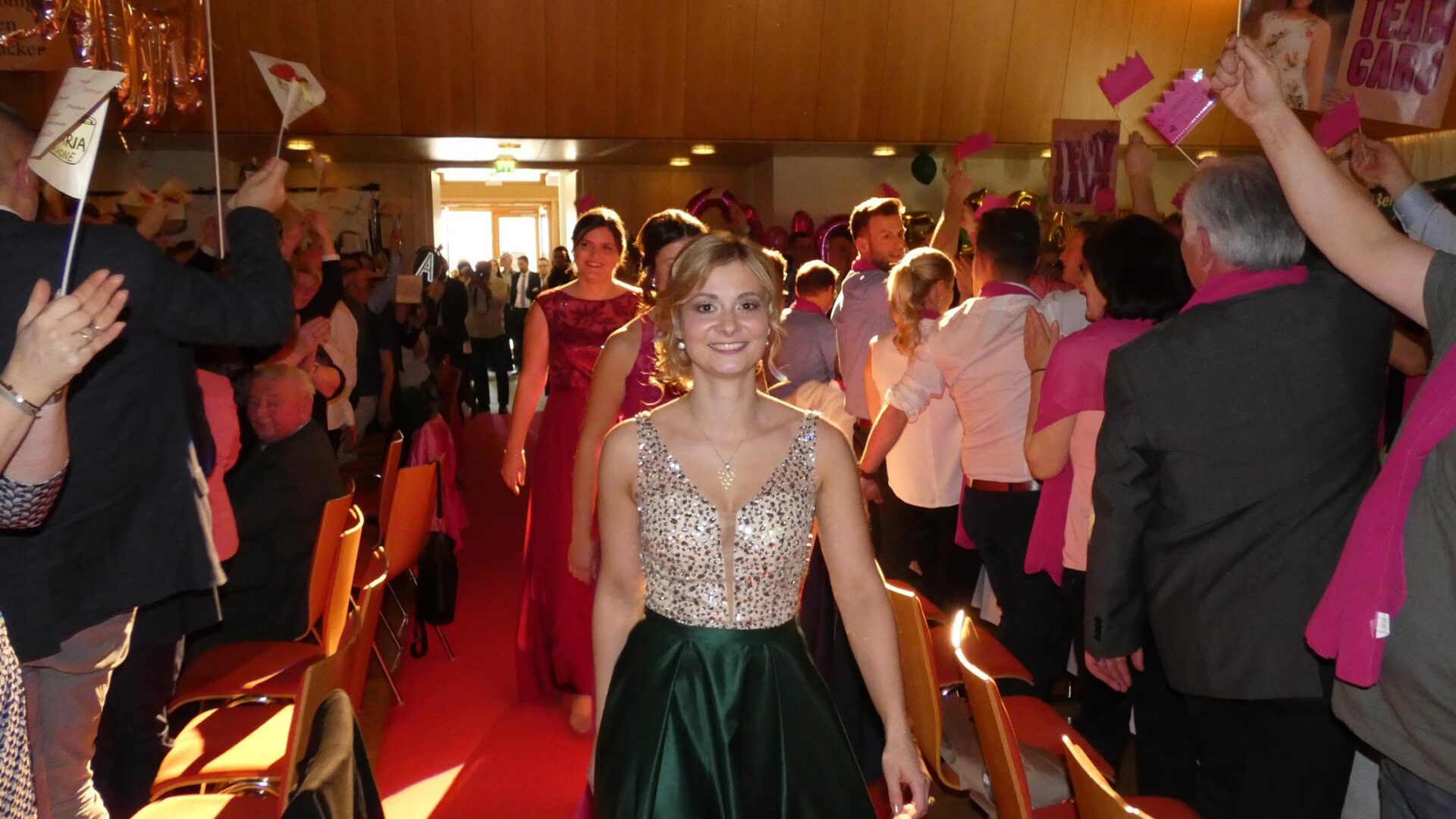 [VIDEO + FOTOS] Elisabeth Goger wurde Königin der Herzen - Licha Media