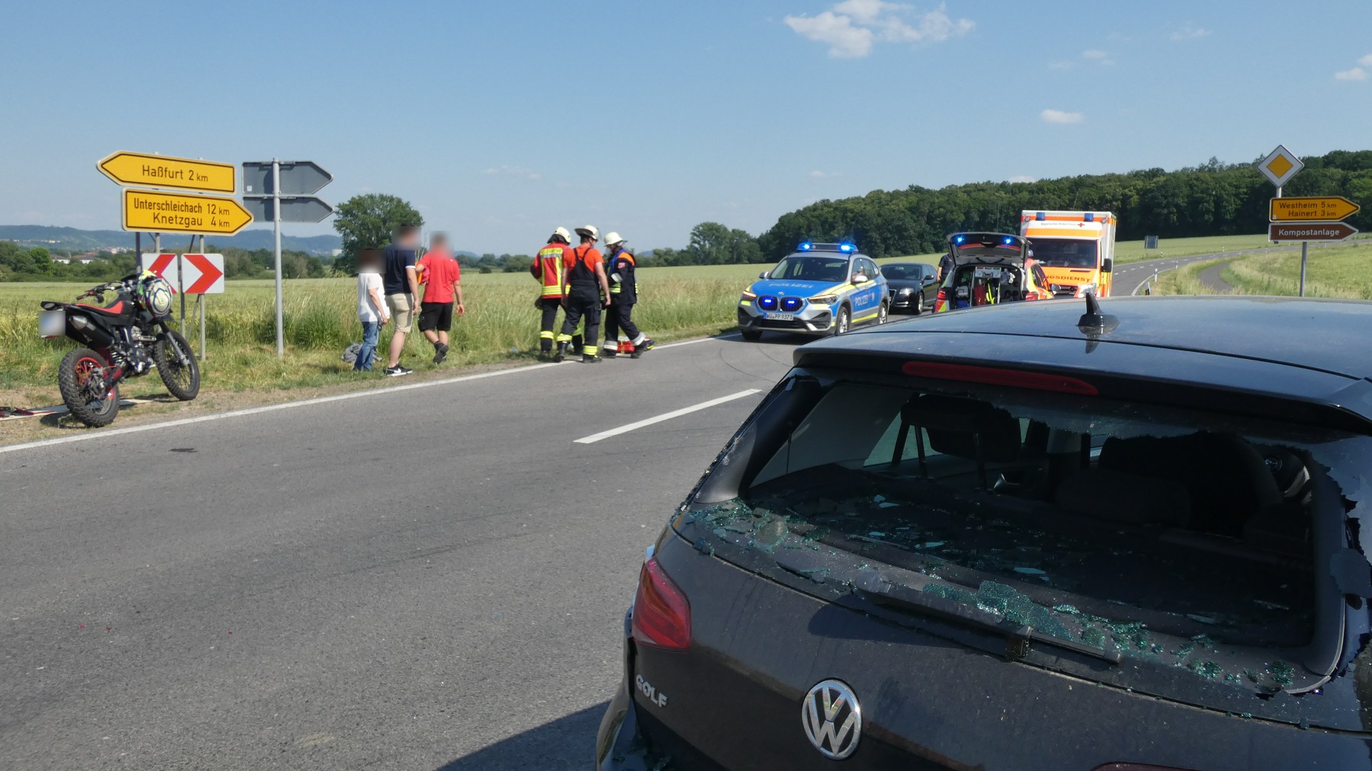 17-jähriger Motorradfahrer prallt gegen Auto - Licha Media