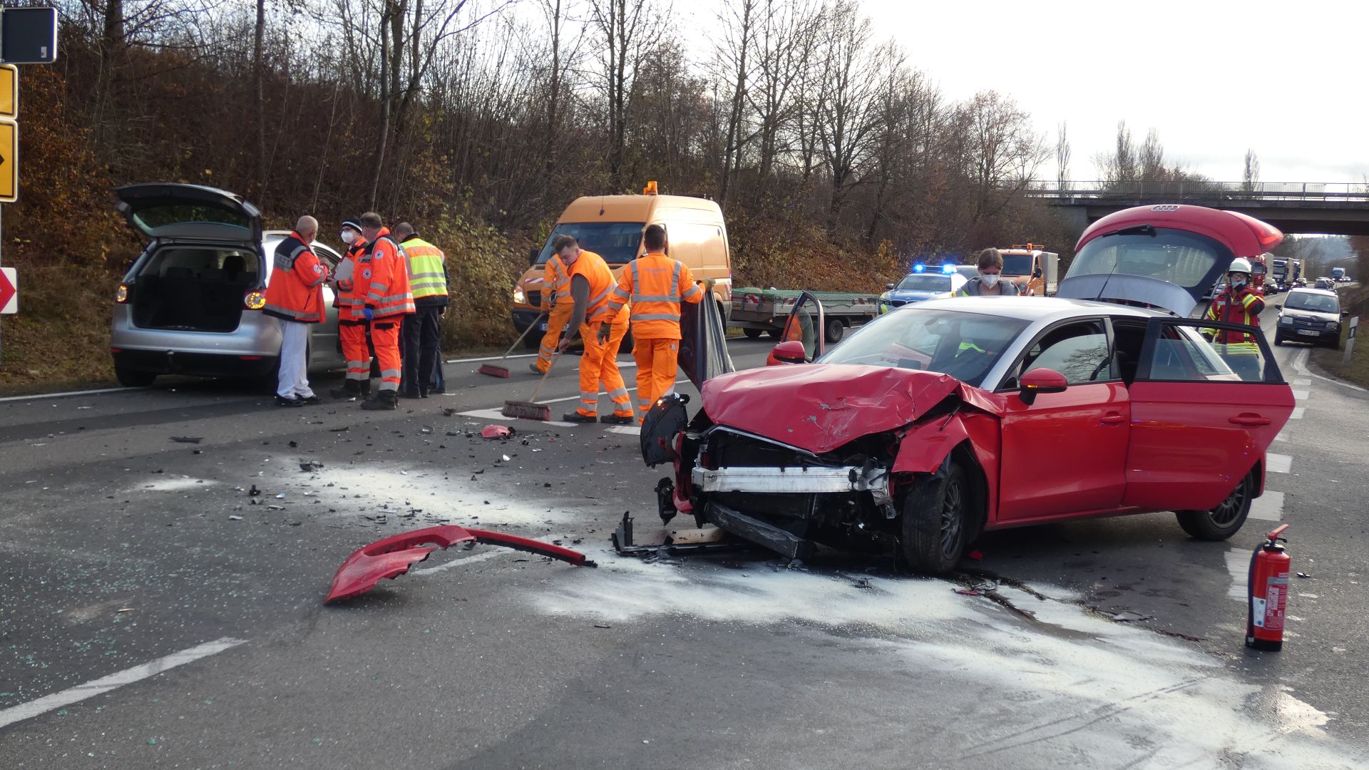 82-jähriger Autofahrer missachtet Vorfahrt - Unfall fordert vier Verletzte - Licha Media
