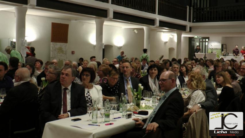 [VIDEO + FOTOS] Elisabeth Goger ist neue Weinprinzessin im Abt-Degen ...