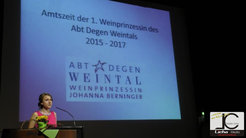 [VIDEO + FOTOS] Elisabeth Goger ist neue Weinprinzessin im Abt-Degen ...