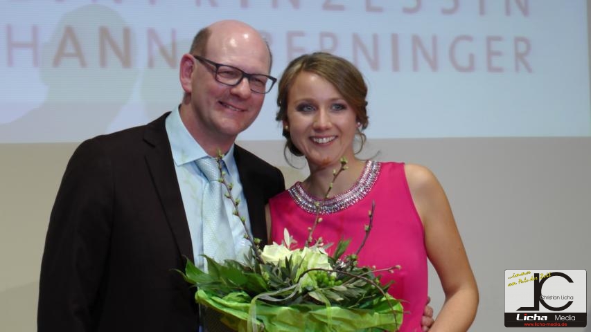 [VIDEO + FOTOS] Elisabeth Goger ist neue Weinprinzessin im Abt-Degen ...