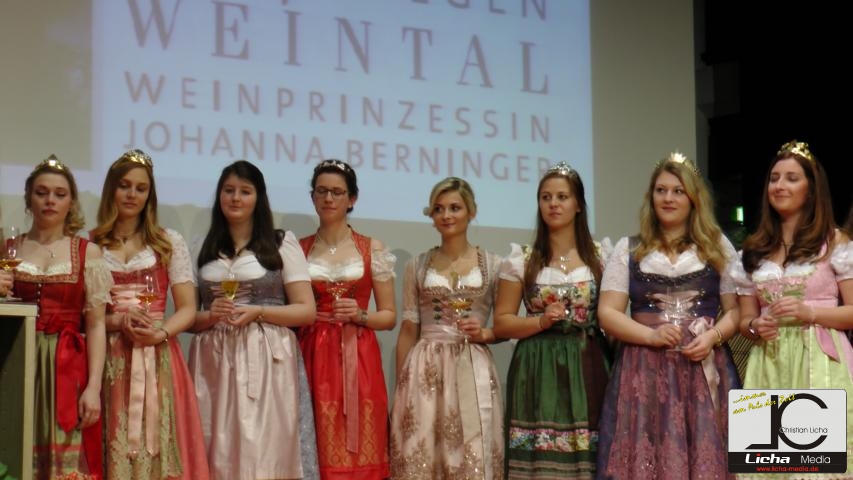 [VIDEO + FOTOS] Elisabeth Goger ist neue Weinprinzessin im Abt-Degen ...