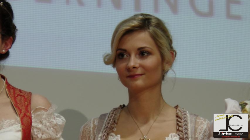 [VIDEO + FOTOS] Elisabeth Goger ist neue Weinprinzessin im Abt-Degen ...