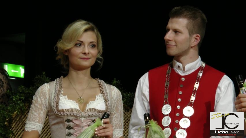 [VIDEO + FOTOS] Elisabeth Goger ist neue Weinprinzessin im Abt-Degen ...