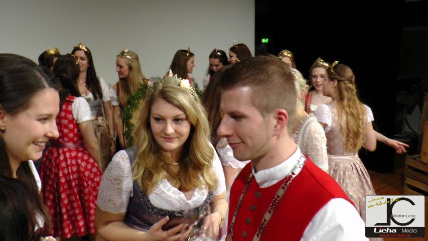 [VIDEO + FOTOS] Elisabeth Goger ist neue Weinprinzessin im Abt-Degen ...