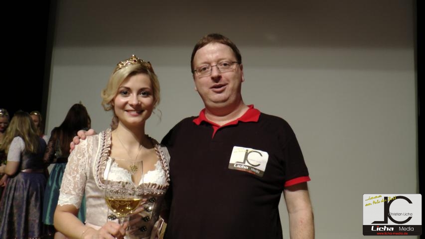 [VIDEO + FOTOS] Elisabeth Goger ist neue Weinprinzessin im Abt-Degen ...